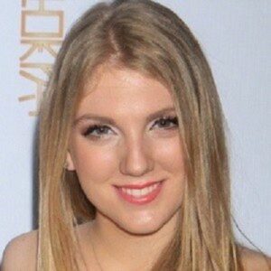 Avery Singer Wiki, Age, Bio, Height, Boyfriend, Career, Net Worth