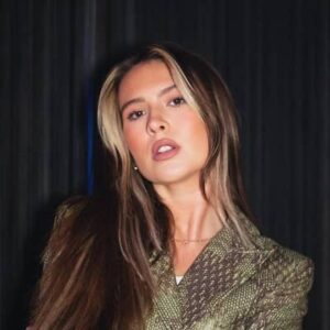 Mimi Webb Wiki, Age, Bio, Height, Boyfriend, Career, and Salary