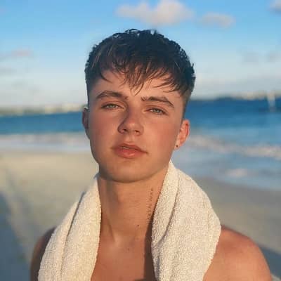 Hrvy Wiki, Age, Bio, Height, Girlfriend, Career, and Net Worth