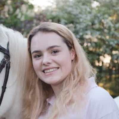 This Esme Wiki, Age, Bio, Height, Boyfriend, Career, and Net Worth