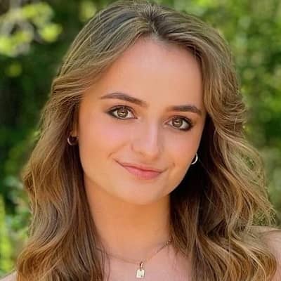 Kelly Sweeney Wiki, Age, Bio, Height, Boyfriend, Career, Salary