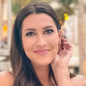 Becca Kufrin Wiki, Age, Bio, Height, Boyfriend, Career, and Salary