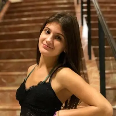 Jenny Popach Wiki, Age, Bio, Height, Boyfriend, Career, and Salary