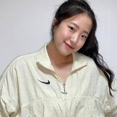 Shin Yu-bin Wiki, Age, Bio, Height, Boyfriend, Career, and Salary