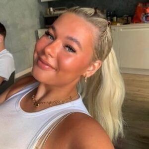 Eliza Dobson Wiki, Age, Bio, Height, Boyfriend, Career, and Salary